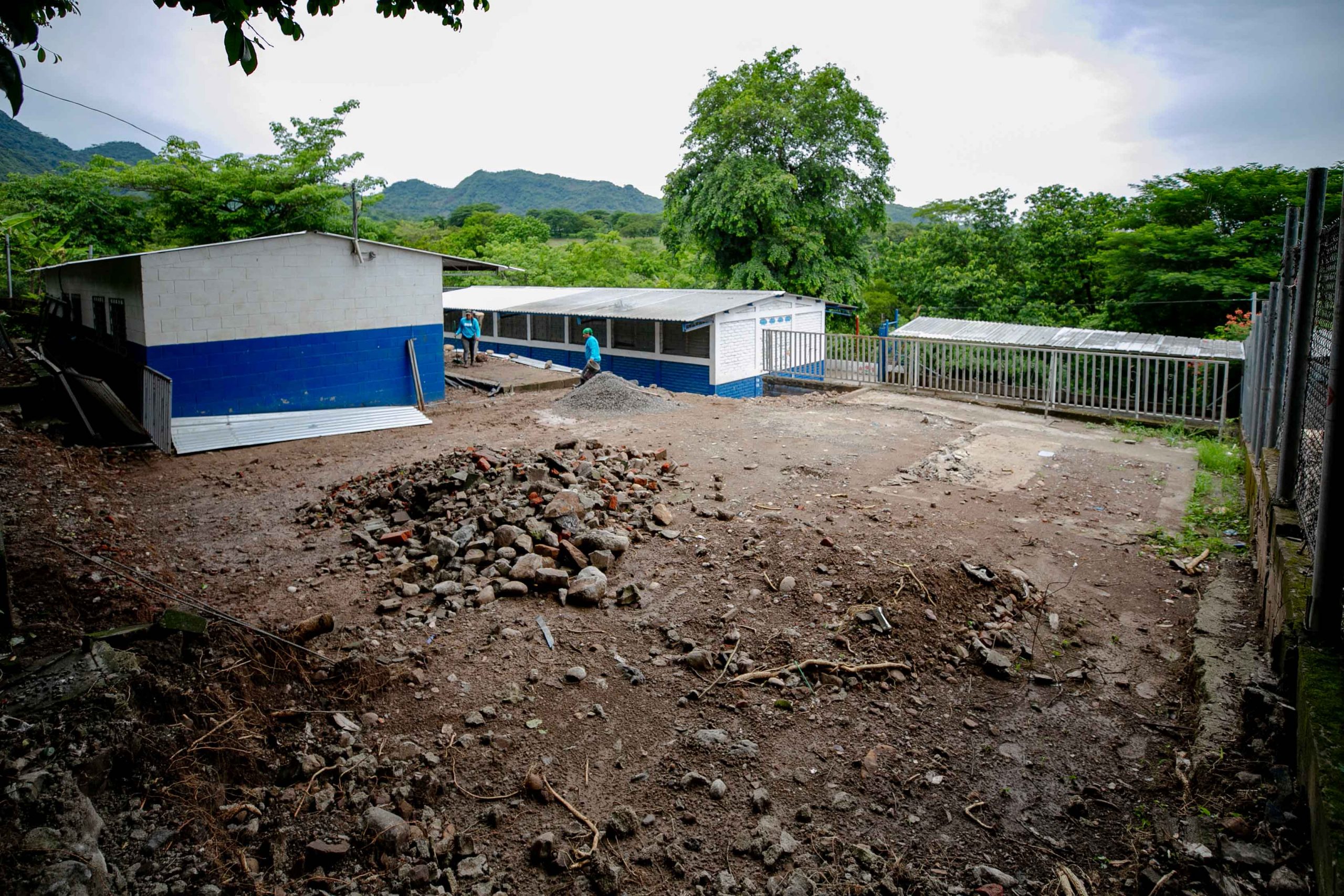 Centro Escolar Caserío El Jutal - Dos escuelas por día